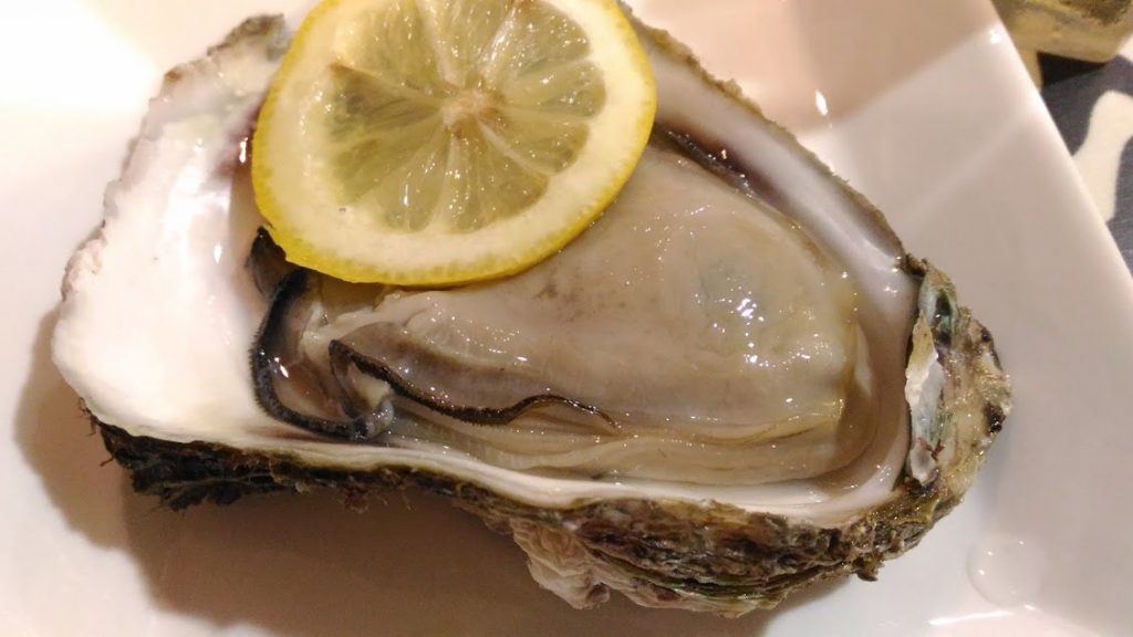 Eat Iwagaki oyster & Sazae Turban shell in the best season | KOMOREBITO ...