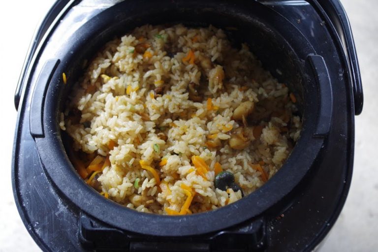 Eat Iwagaki oyster & Sazae Turban shell in the best season | KOMOREBITO ...